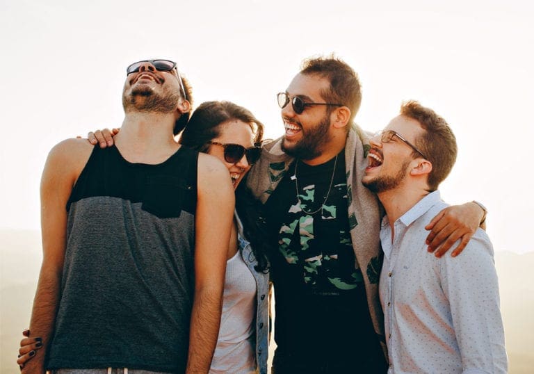 Frasi da dedicare alla migliore amica (con immagini)