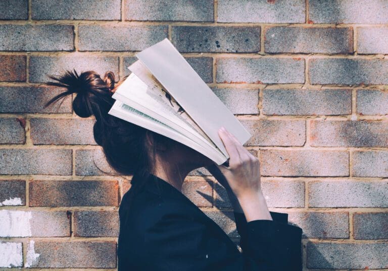 Frasi sul non fidarsi di nessuno (con immagini)