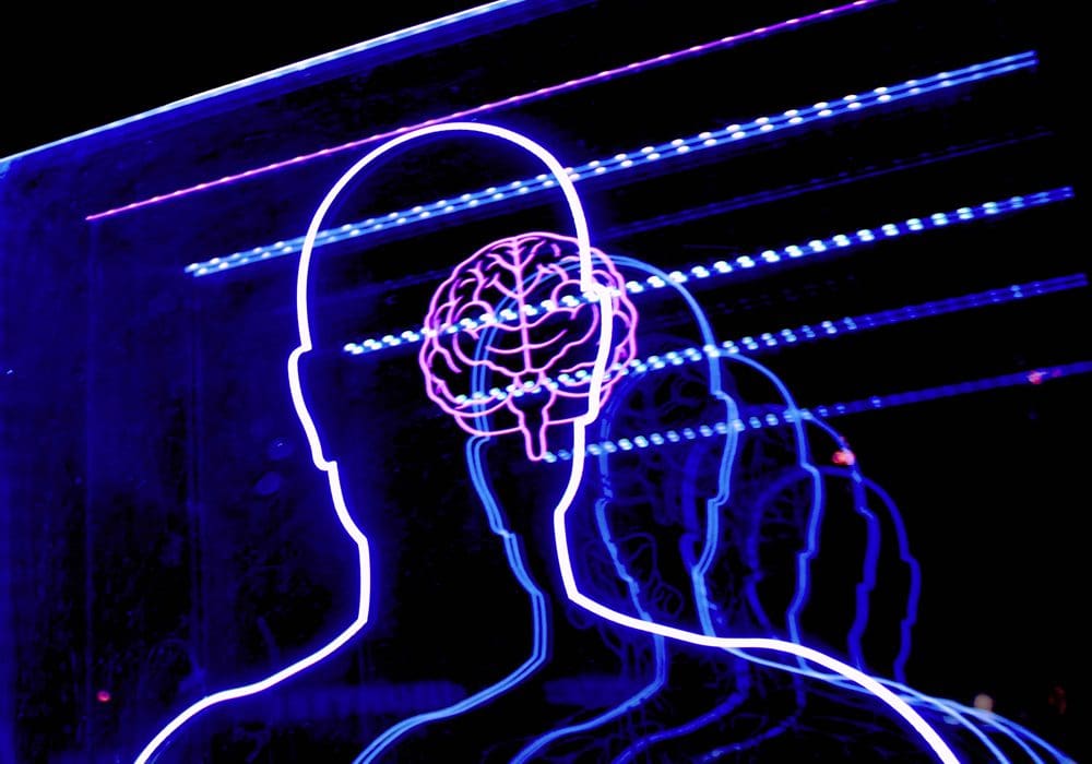 Frasi sul non fidarsi di nessuno (con immagini)